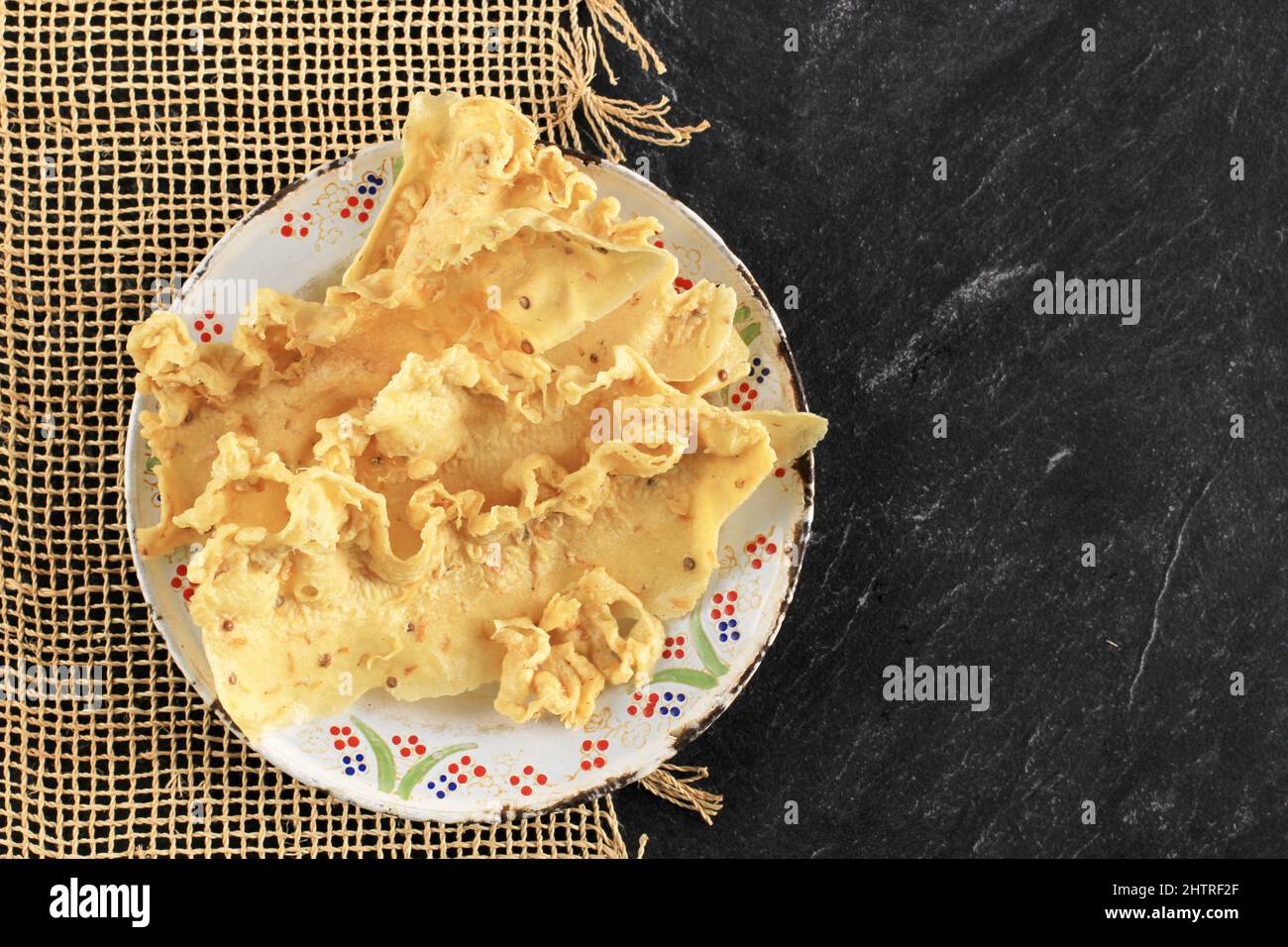 Peyek kacang hi-res stock photography and images - Alamy
