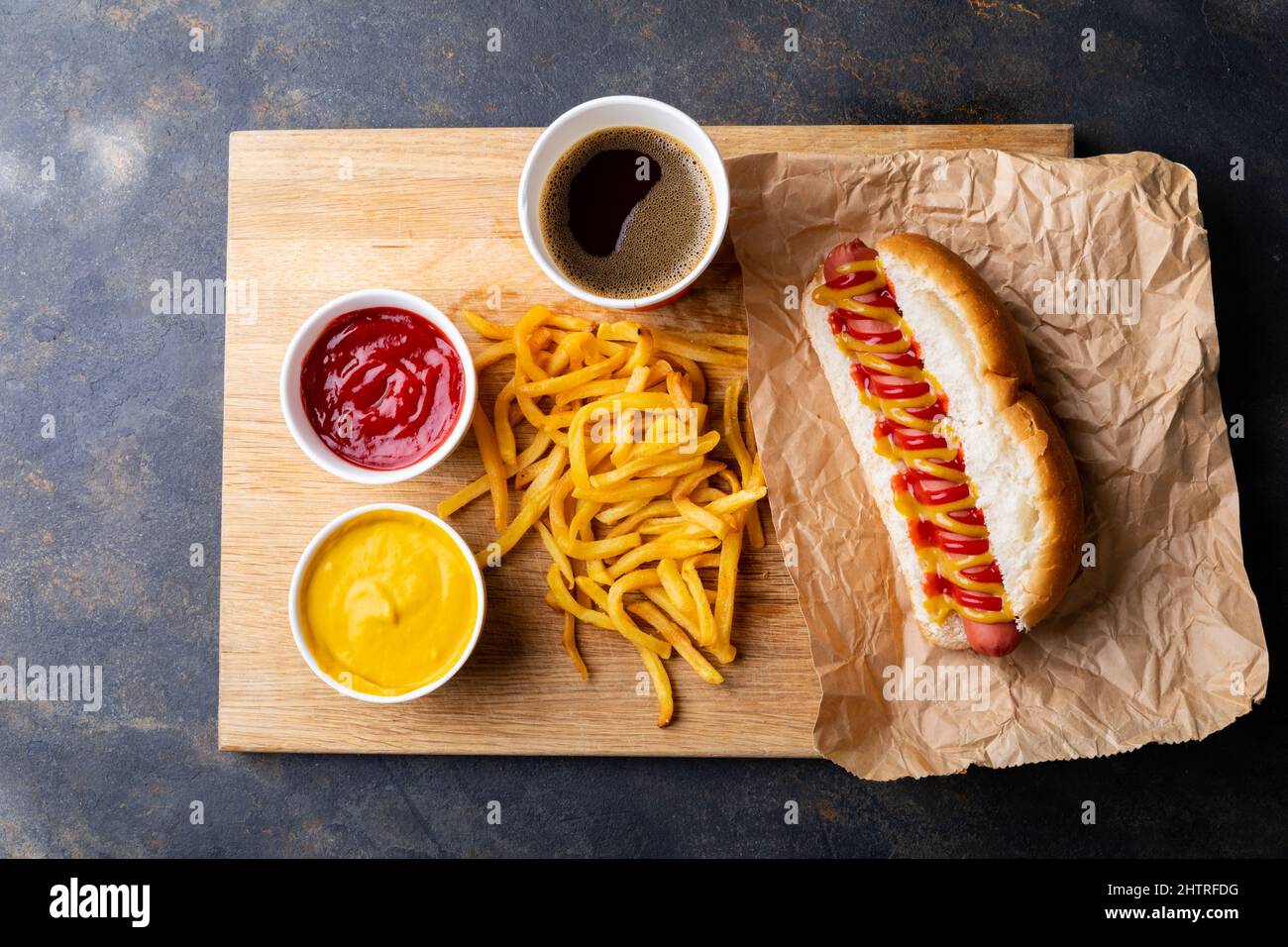 Dog food overhead hi-res stock photography and images - Alamy