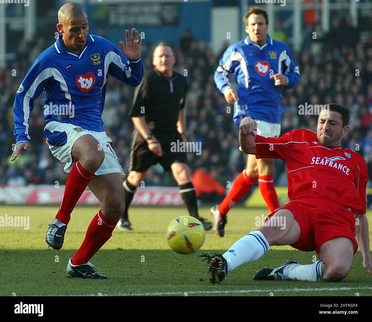 PORTSMOUTH V GILLINGHAM Stock Photo - Alamy