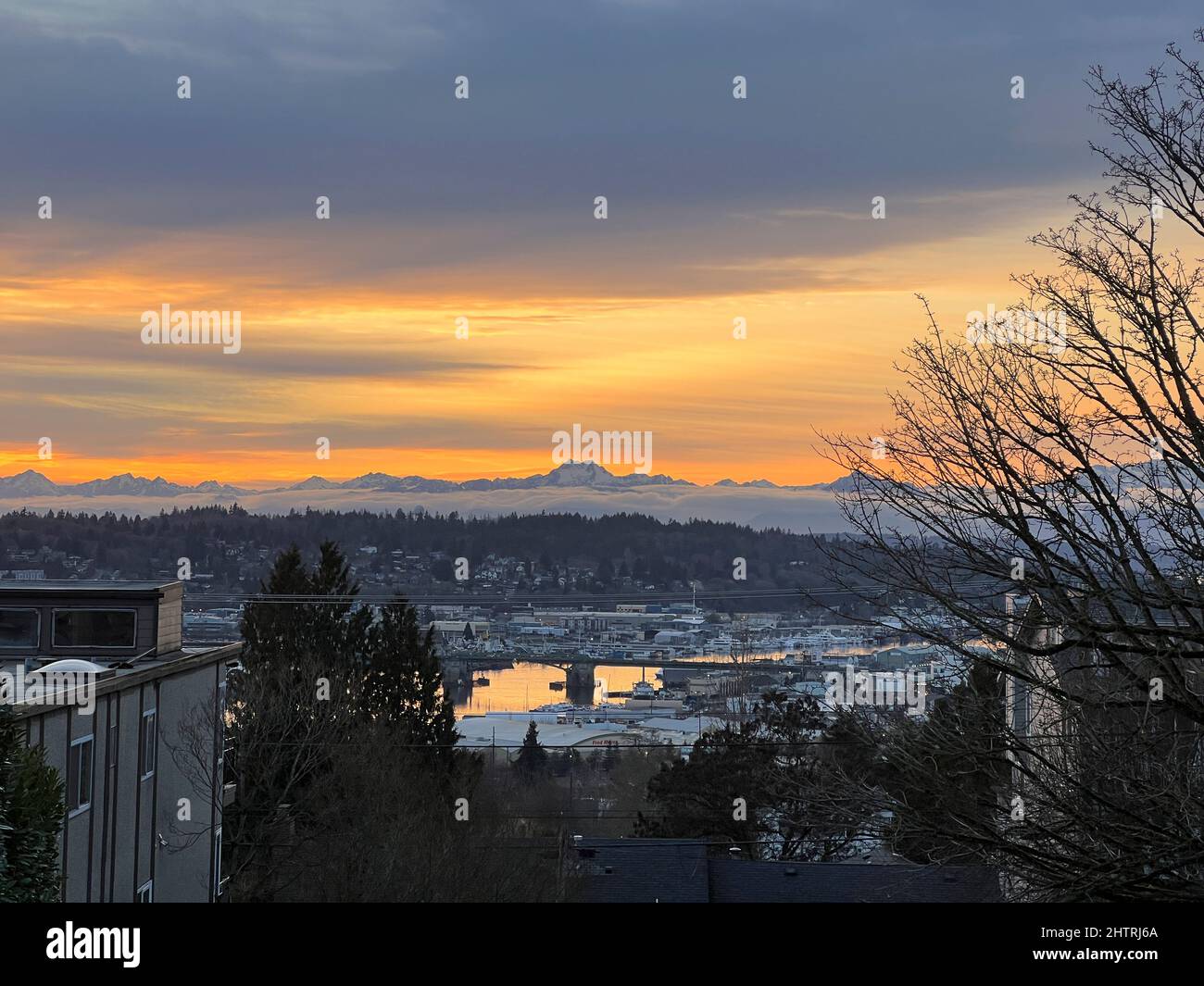 Olympic mountains from seattle hi-res stock photography and images - Alamy