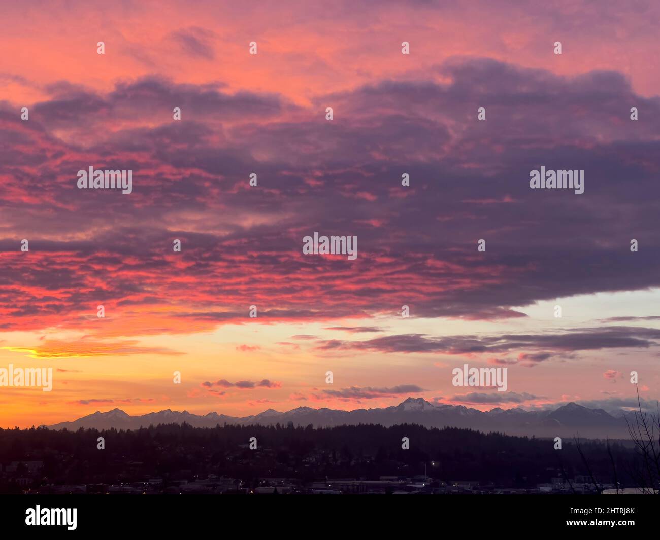 Sunset over the Olympic Mountains As Seen from Seattle Stock Photo - Alamy