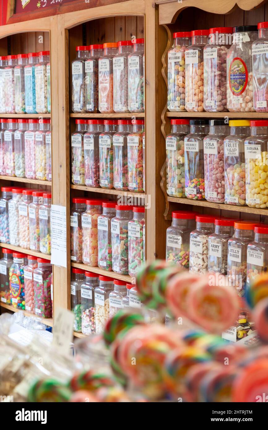 Confectionery shelf hi-res stock photography and images - Alamy