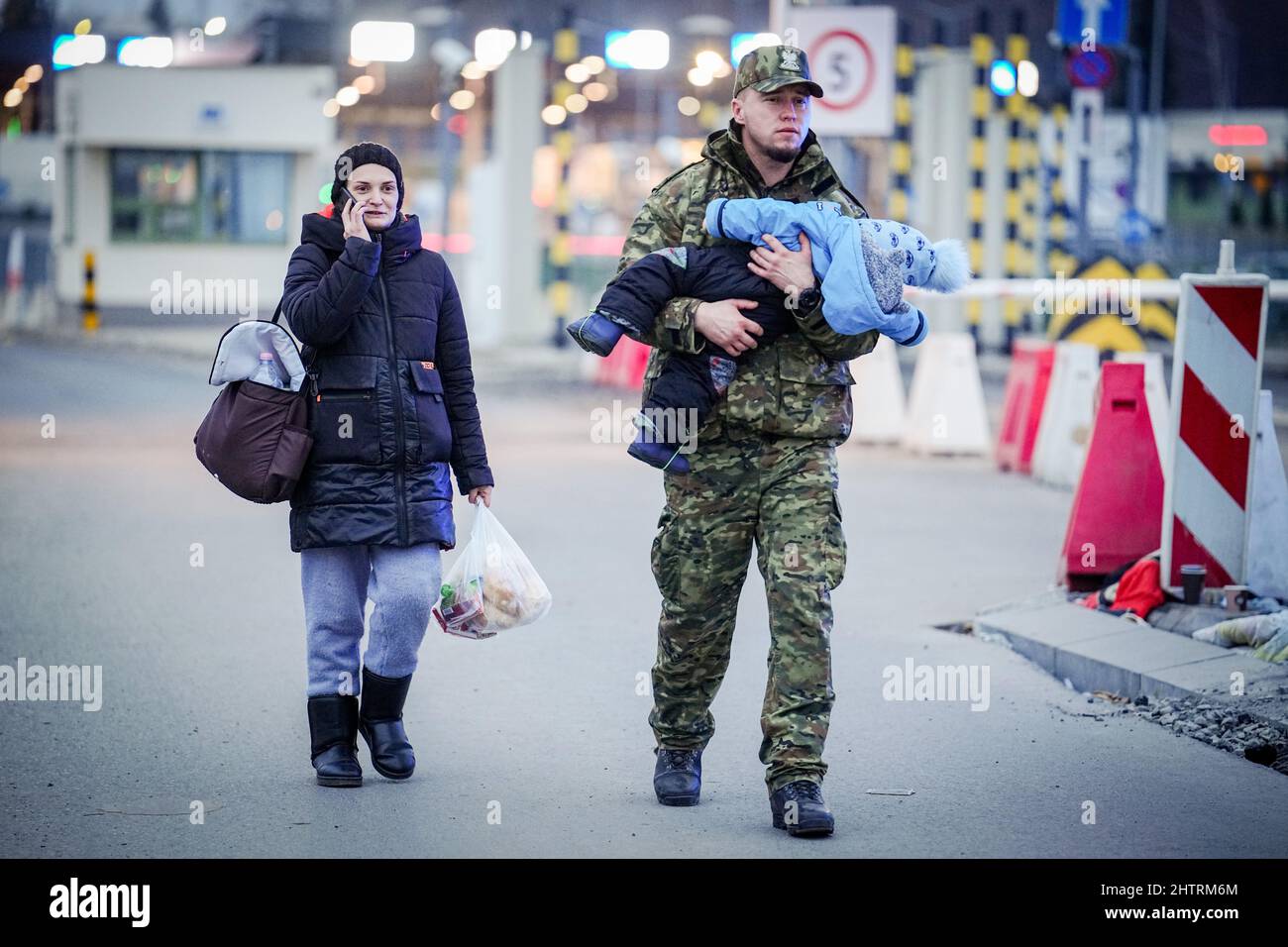 Medyka, Poland. 02nd Mar, 2022. A Polish soldier carries the mother's ...