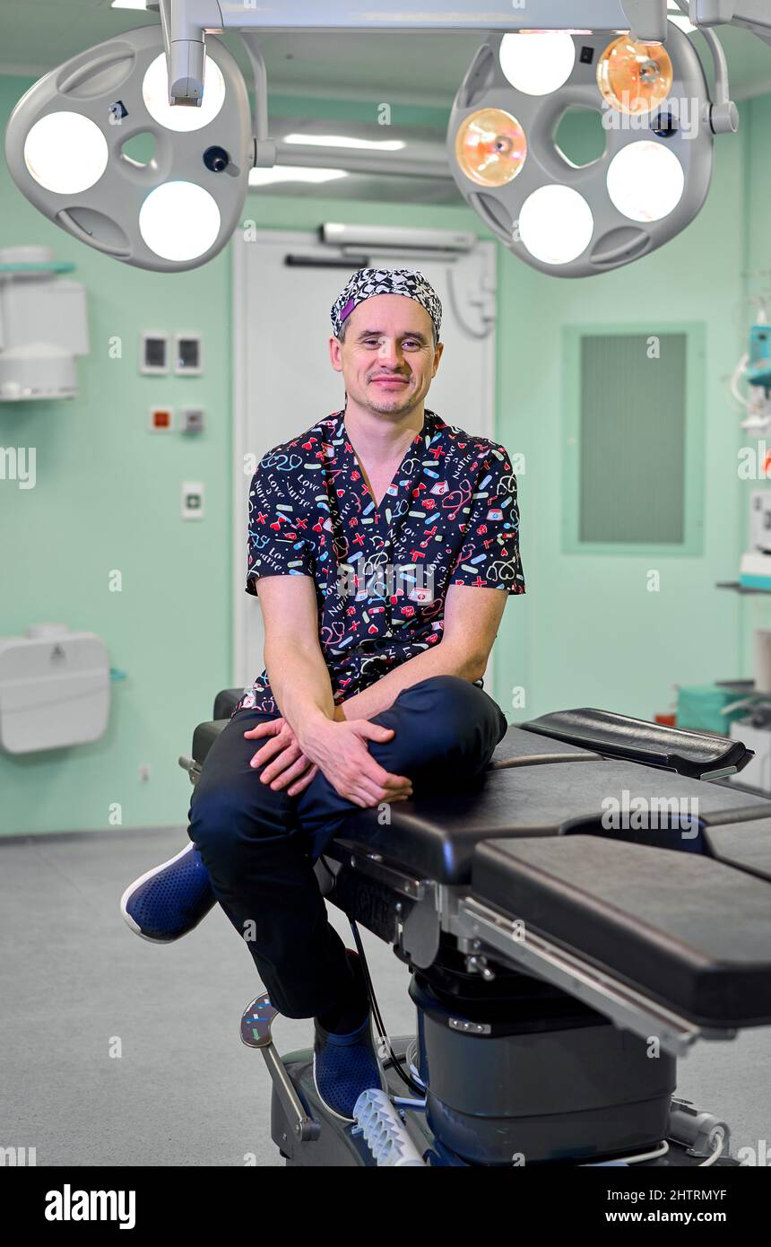 one surgeon poses in the operating room Stock Photo - Alamy