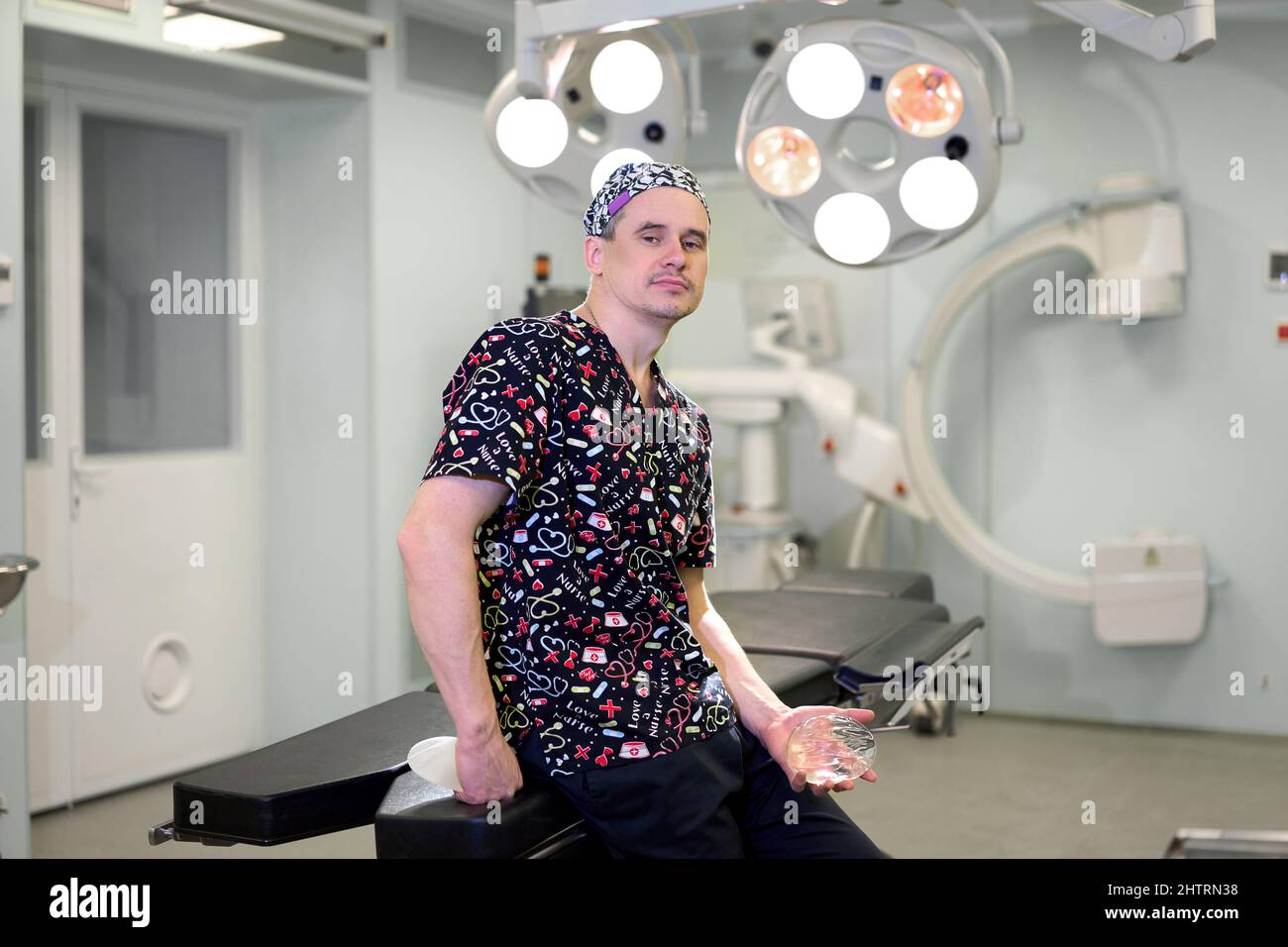 one surgeon poses in the operating room Stock Photo - Alamy