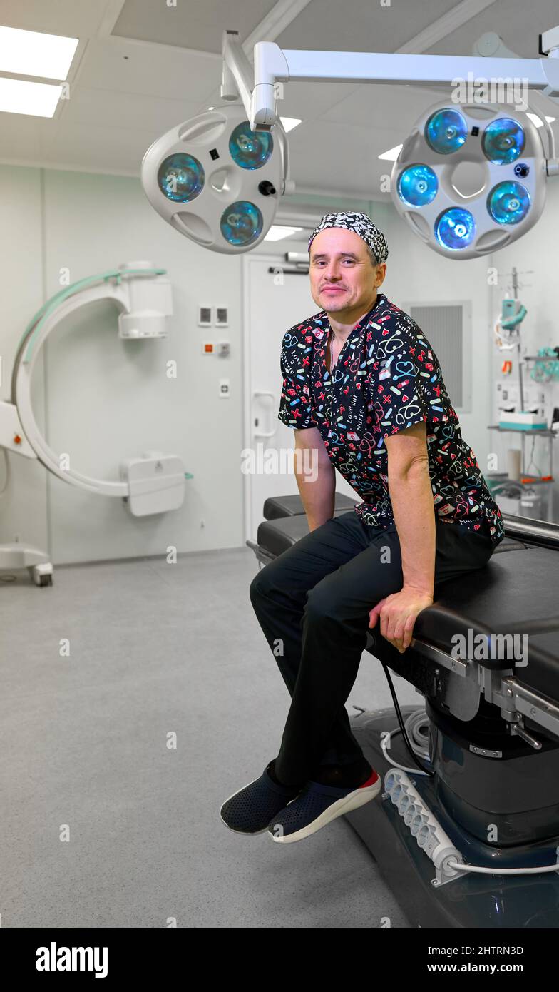 one surgeon poses in the operating room Stock Photo - Alamy