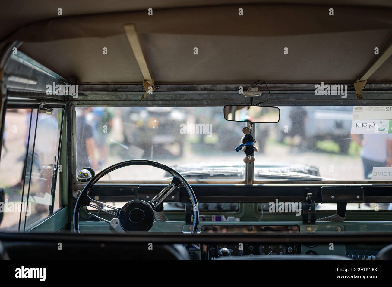 Old land rover interior hi-res stock photography and images - Alamy