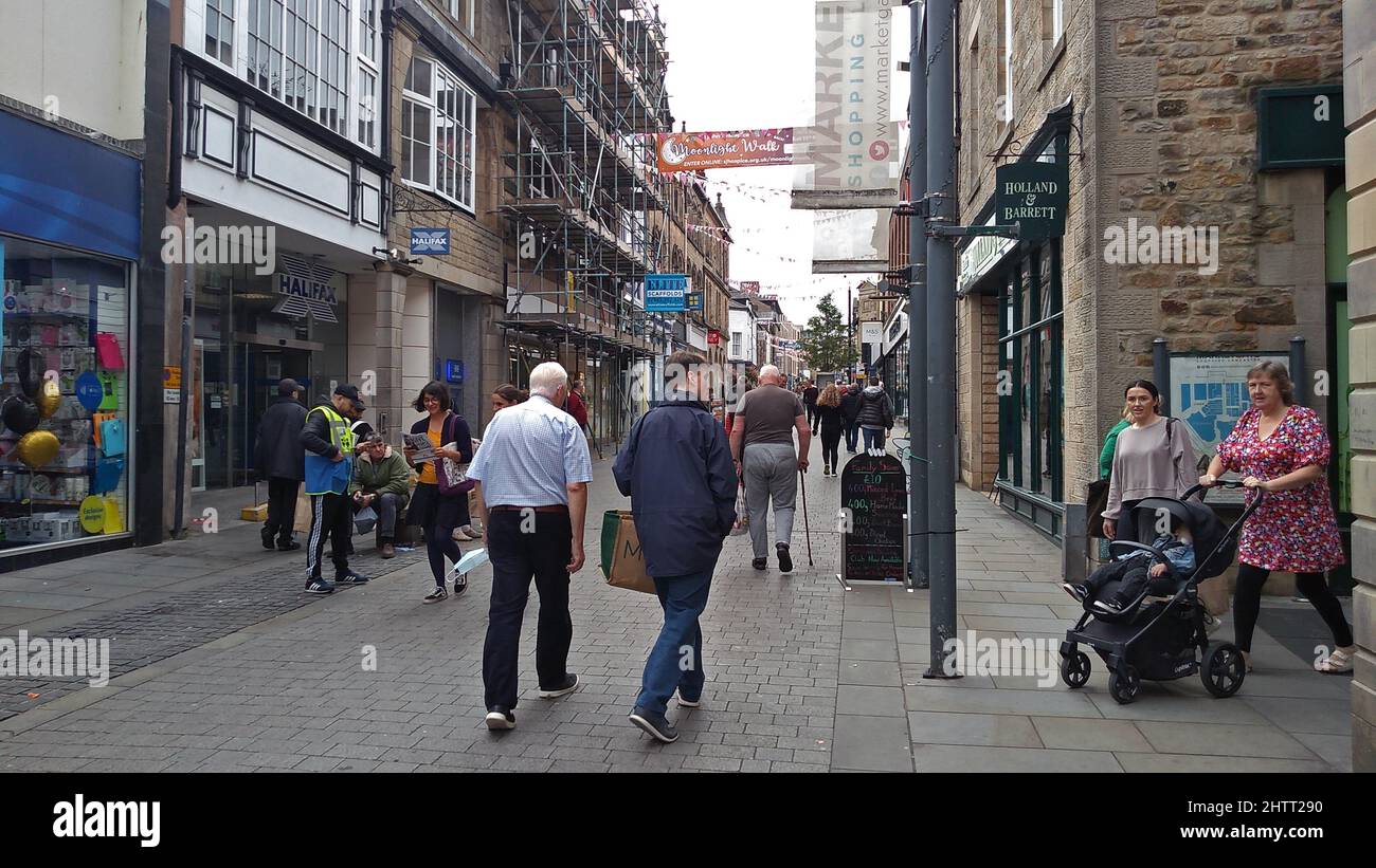 LANCASTER. LANCASHIRE. ENGLAND. 09-18-21. Shoppers walking along Penny ...