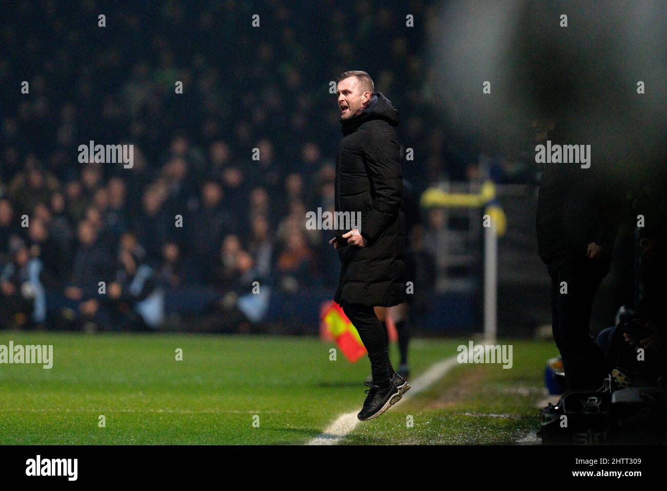 Nathan Jones manager of Luton Town urges his players on Stock Photo - Alamy