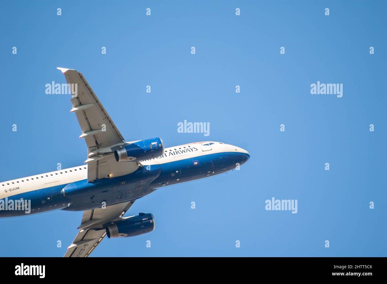 London heathrow airbus a320 taking off hi-res stock photography and ...