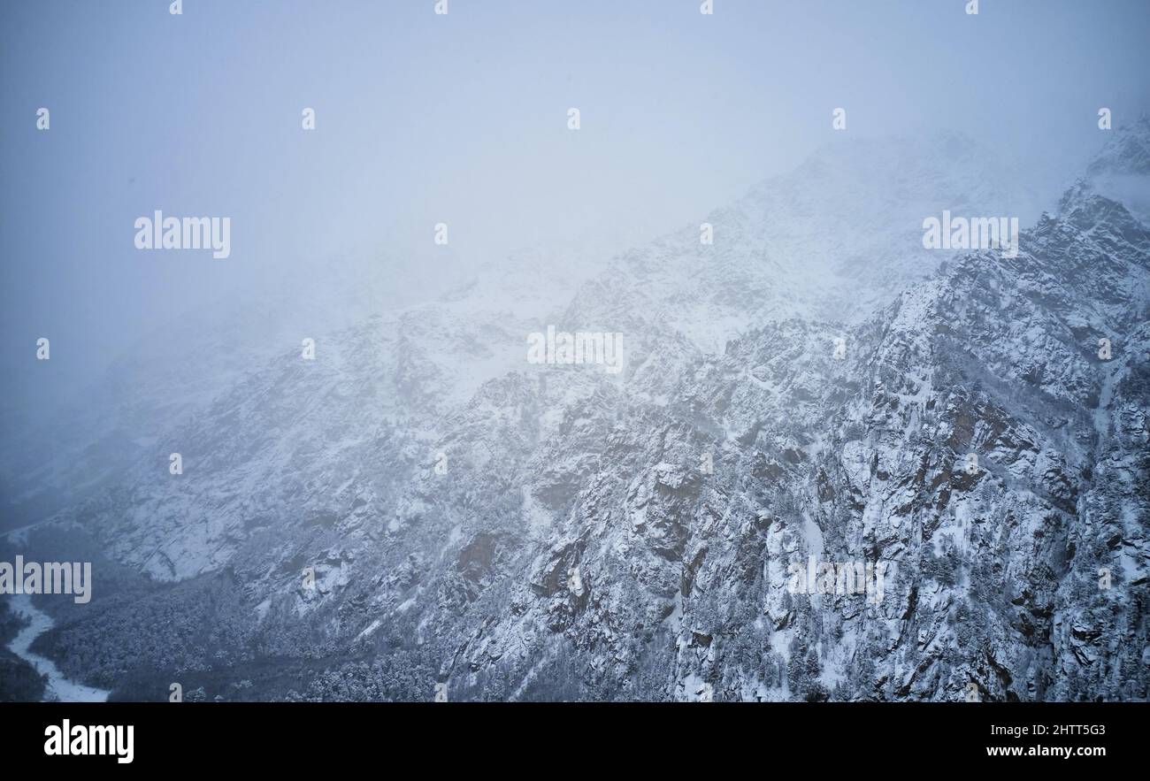 Snowy nature climb hi-res stock photography and images - Alamy