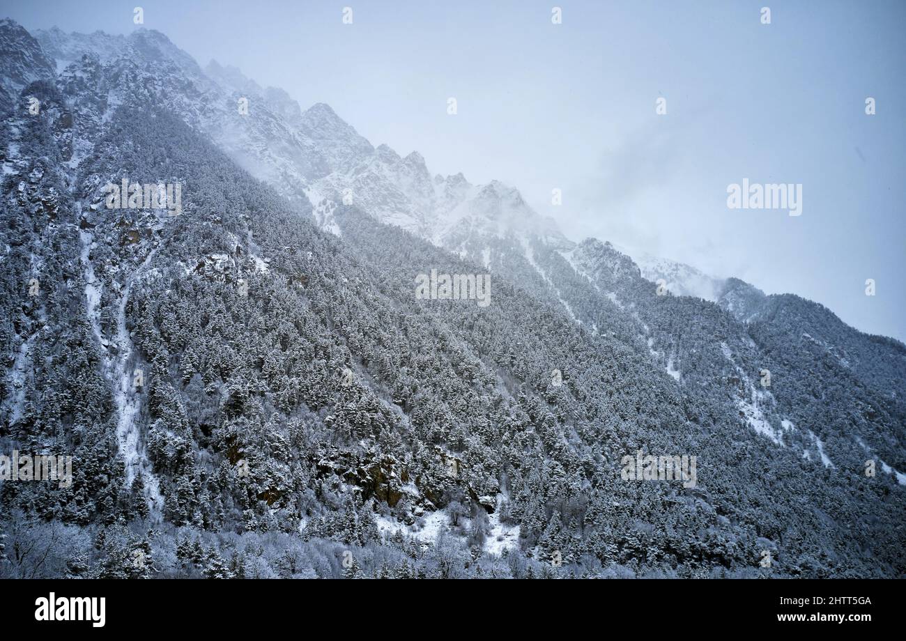 Amazing view snowy mountains hi-res stock photography and images - Alamy
