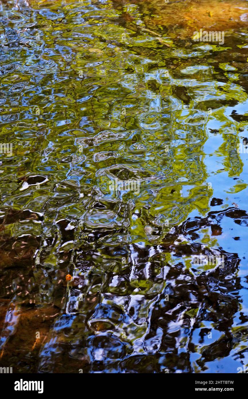 Reflections in lake water hi-res stock photography and images - Alamy