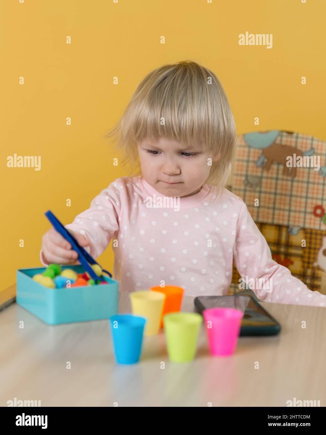 Sorting objects kids hi-res stock photography and images - Alamy