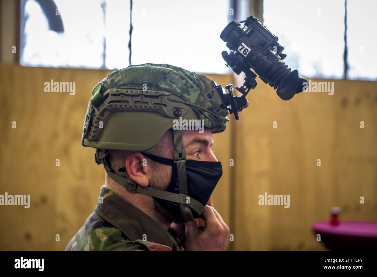 Dutch soldier in the new uniforms and personal equipment in NFP ...