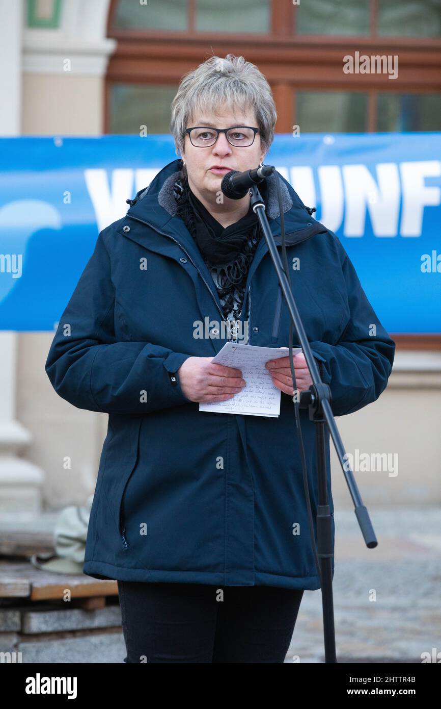 Im Bild: Andrea Kubank . Friedenskundgebung statt Politischer ...