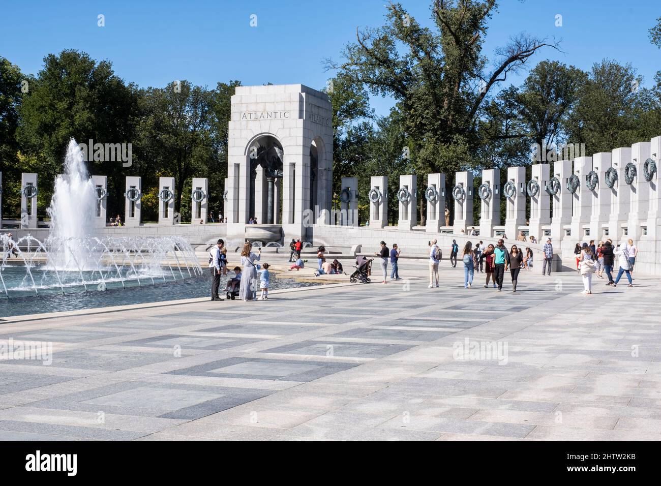 Washington, DC. World War II Memorial with Fountains Stock Photo - Alamy