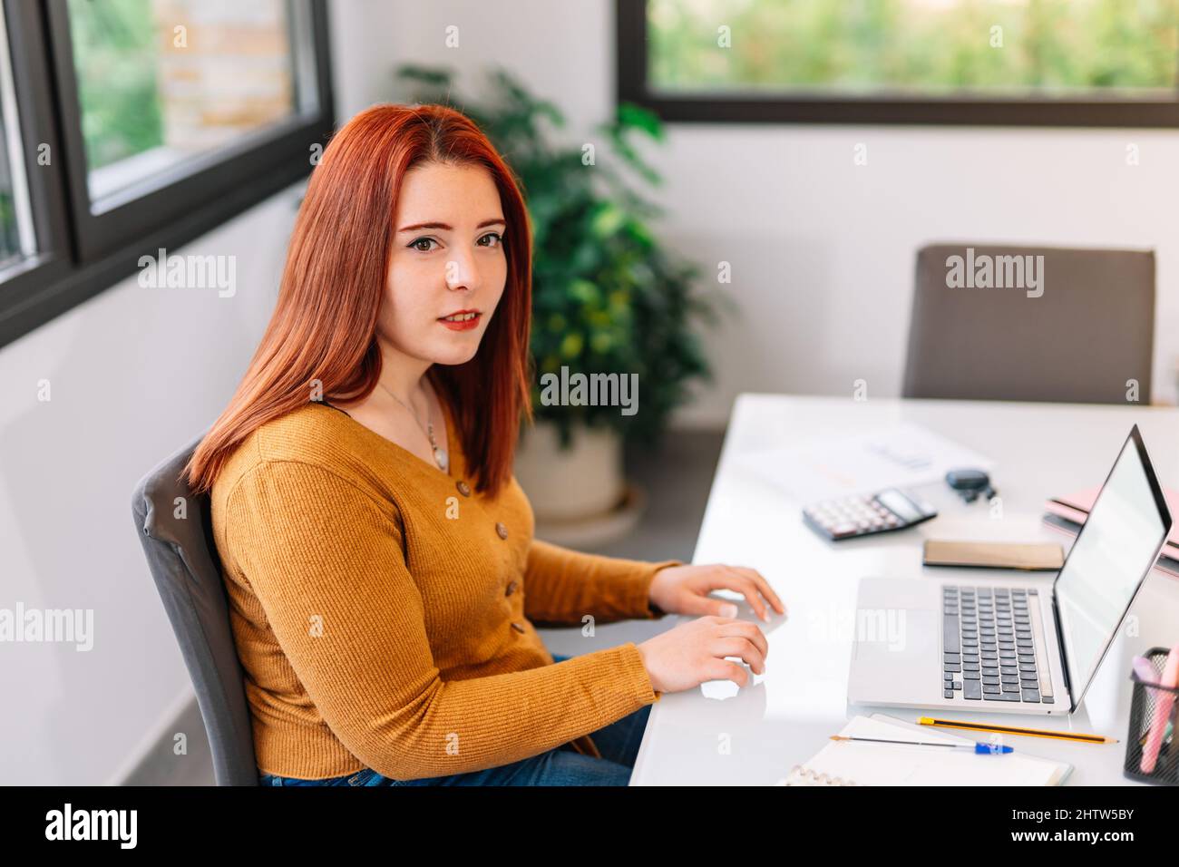 Girl working at home hi-res stock photography and images - Alamy