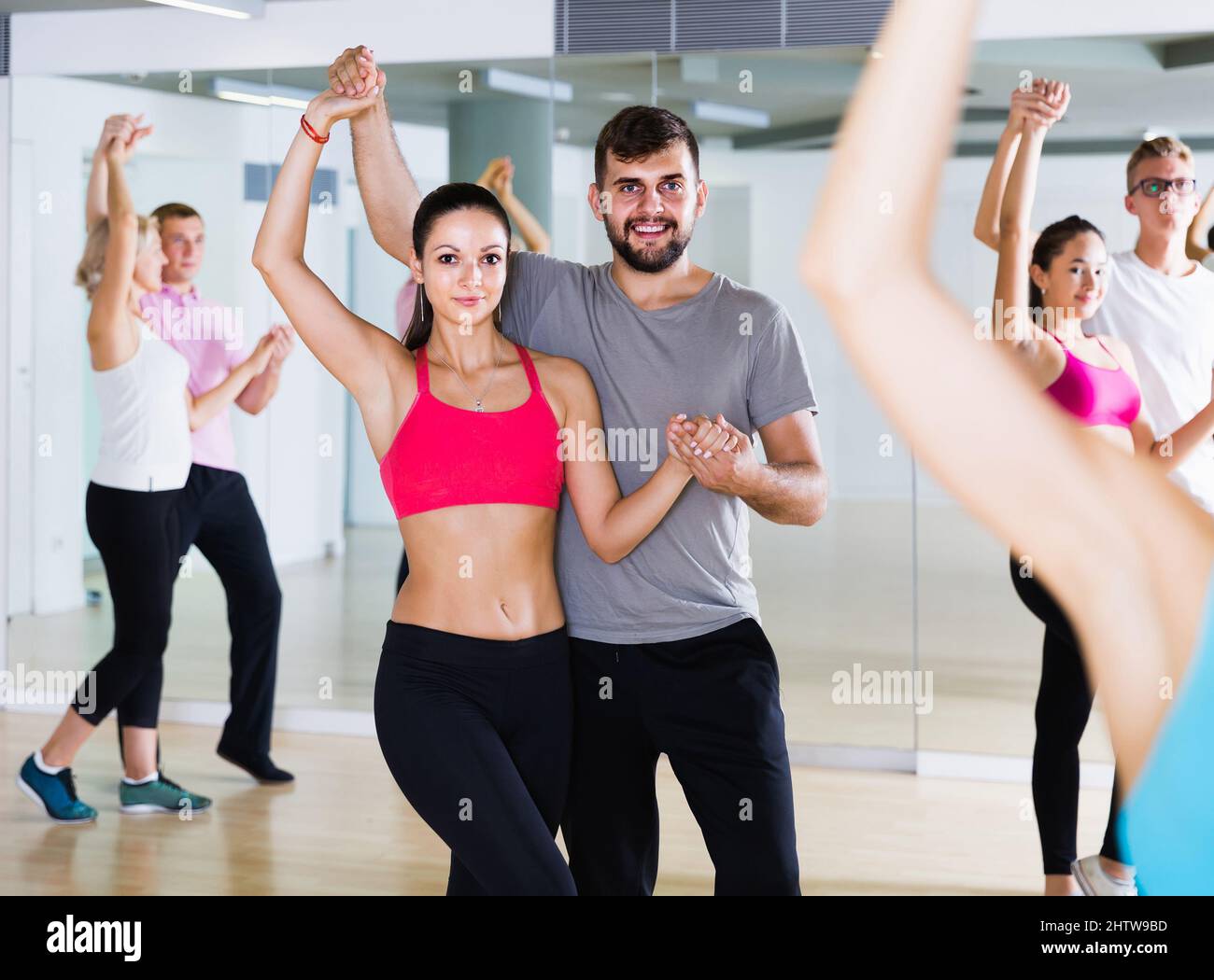 sporty girls and men learning salsa steps Stock Photo - Alamy