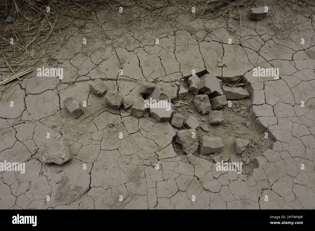 dry cracked earth Stock Photo - Alamy
