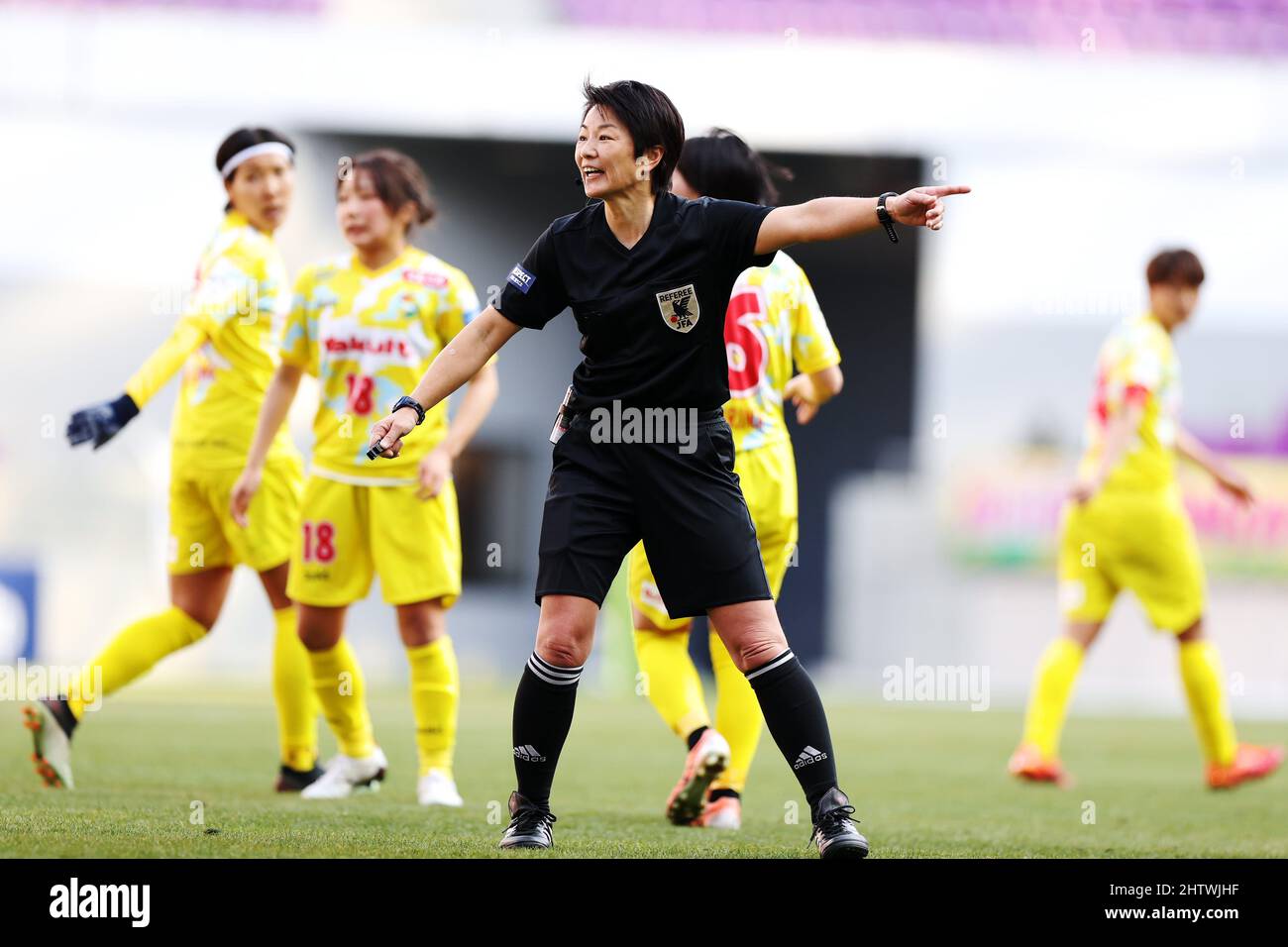 Kyoto, Japan. 27th Feb, 2022. Emi Chiba (Referee) Football/Soccer : The ...