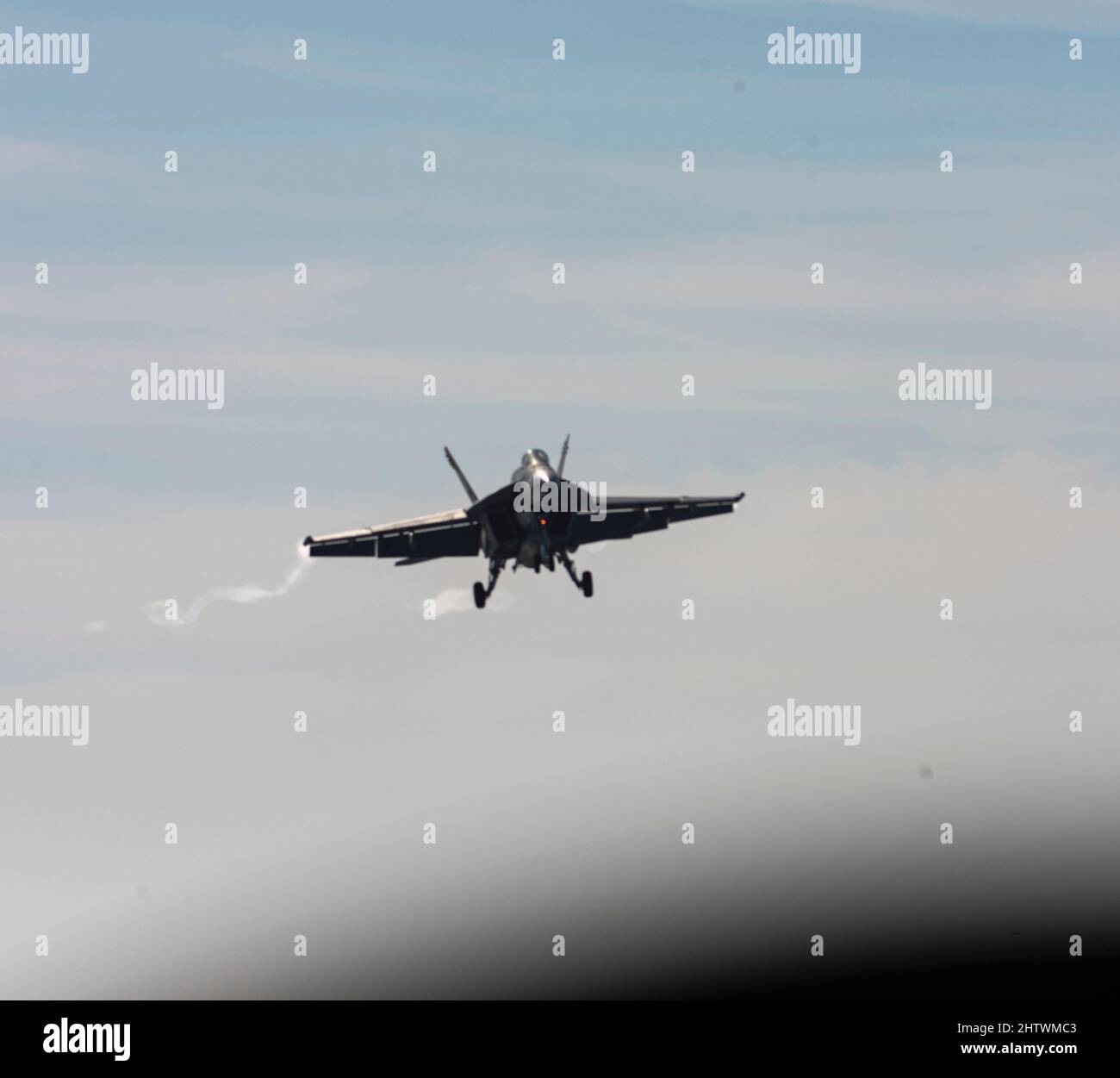 220301-N-YS933-1099 PACFIC OCEAN (Mar. 1, 2022) An F/A-18E Super Hornet ...