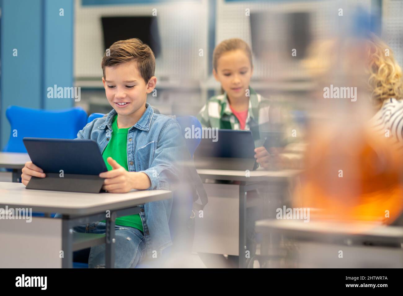 Modern tablets classroom hi-res stock photography and images - Alamy