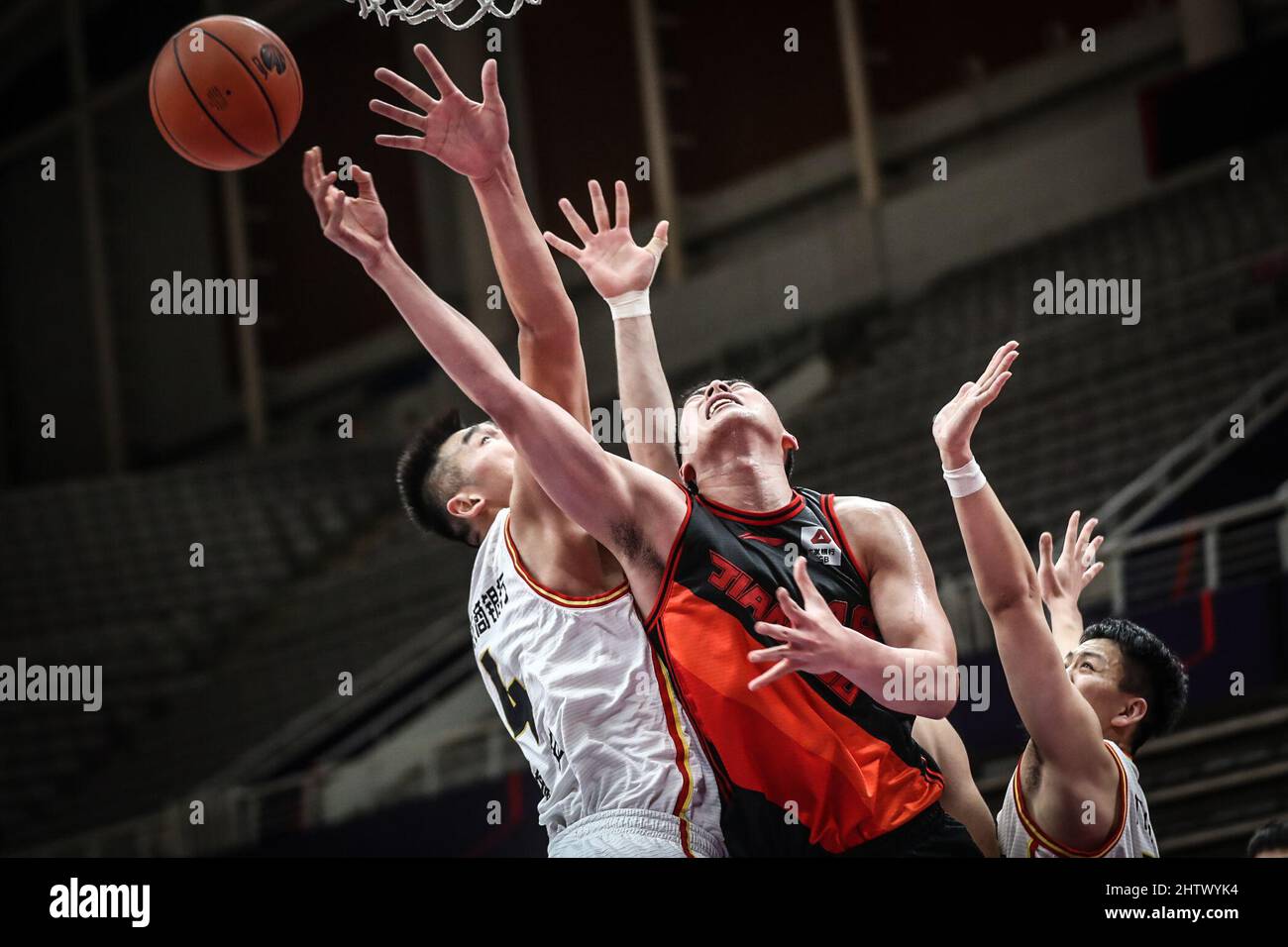 Shenyang. 2nd Mar, 2022. Jiang Haoran (C) of Jiangsu Dragons goes for a ...