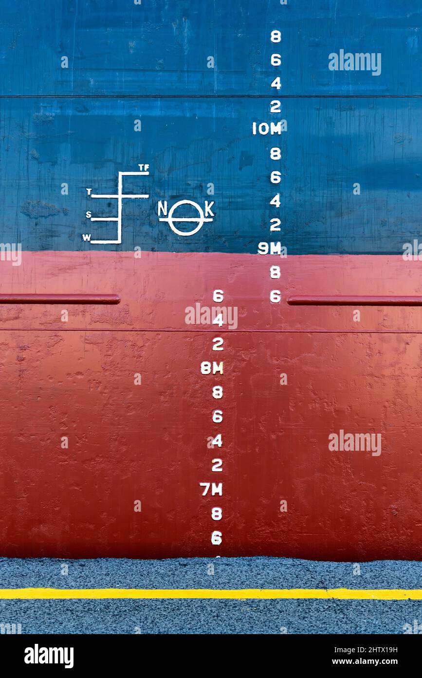 Load line hi-res stock photography and images - Alamy