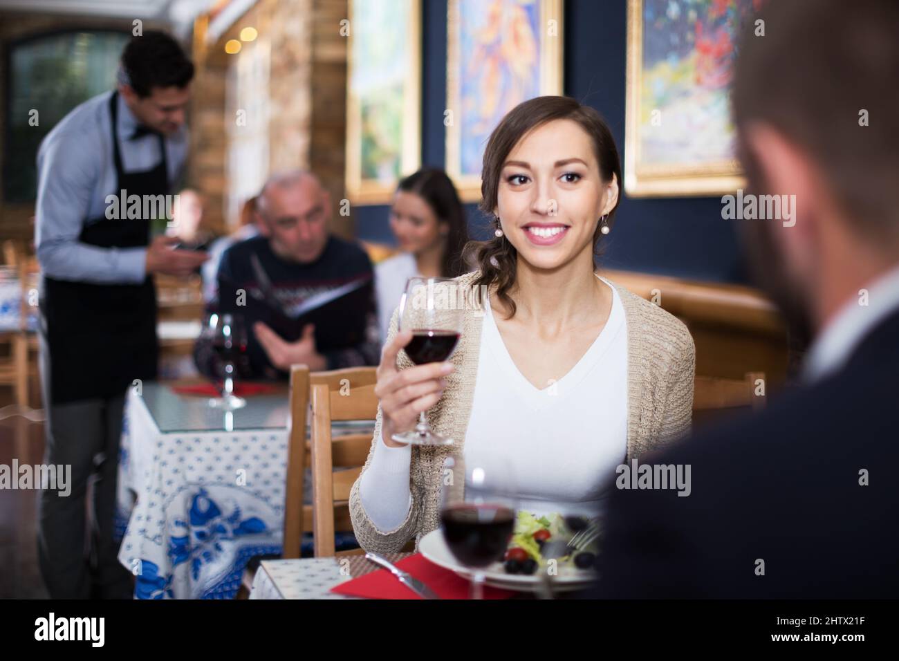 Couple celebrating anniversary in restaurant Stock Photo - Alamy