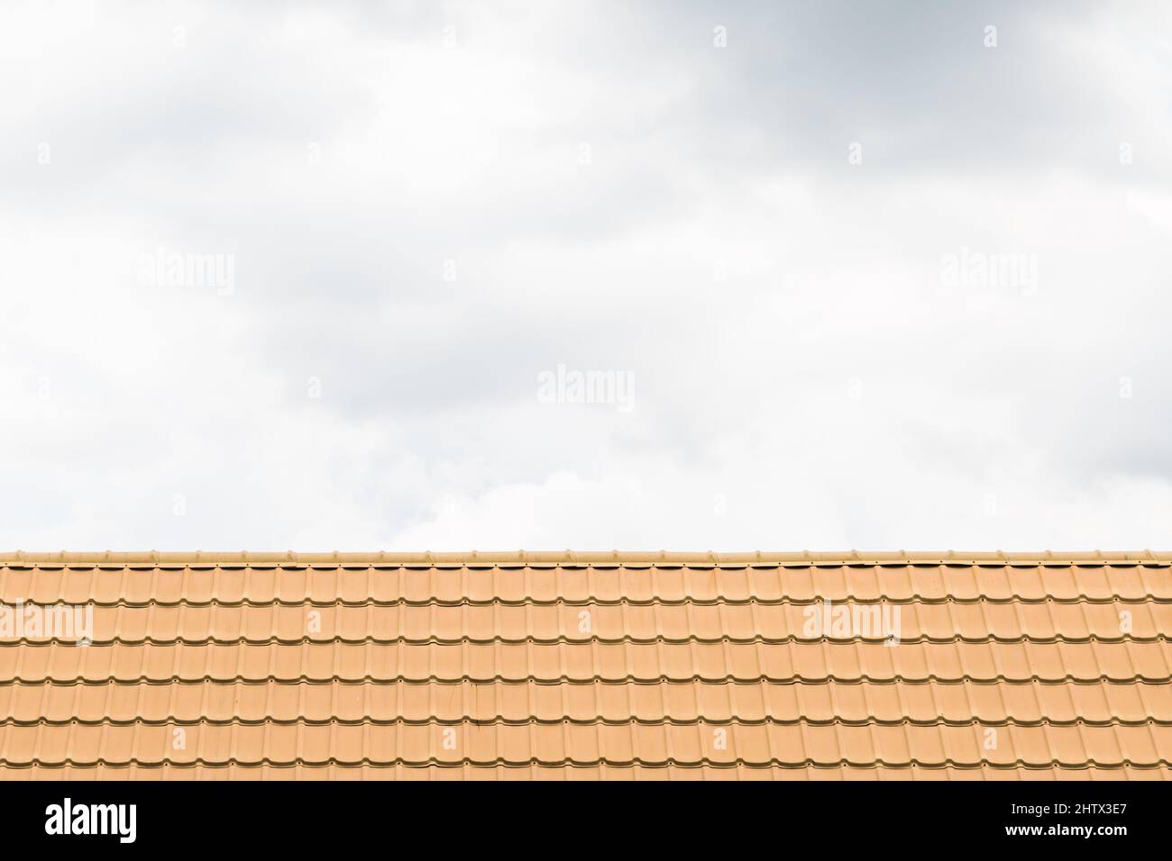 Tiles roof pattern architecture background Stock Photo - Alamy