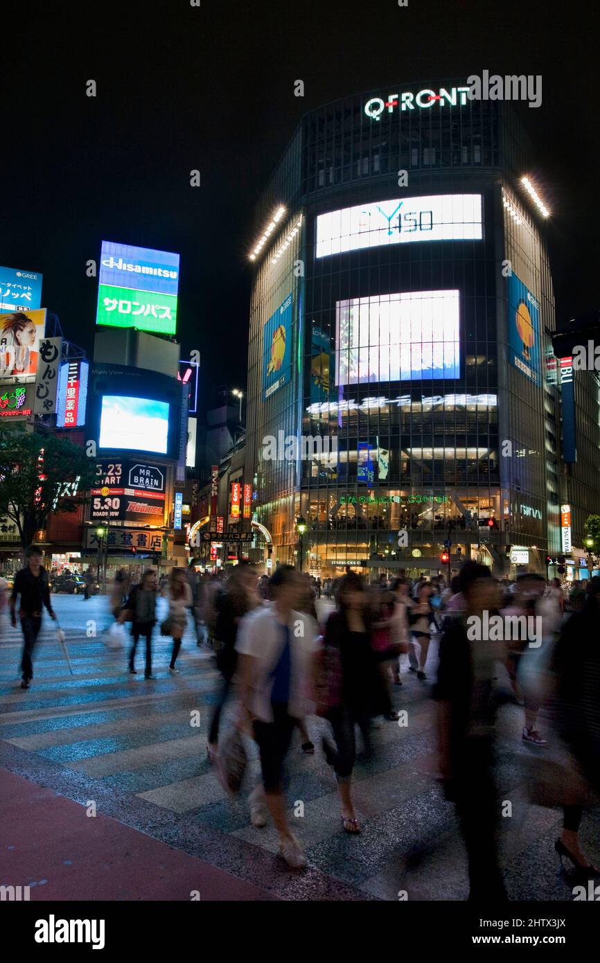 Roppongi tokyo crossing hi-res stock photography and images - Alamy