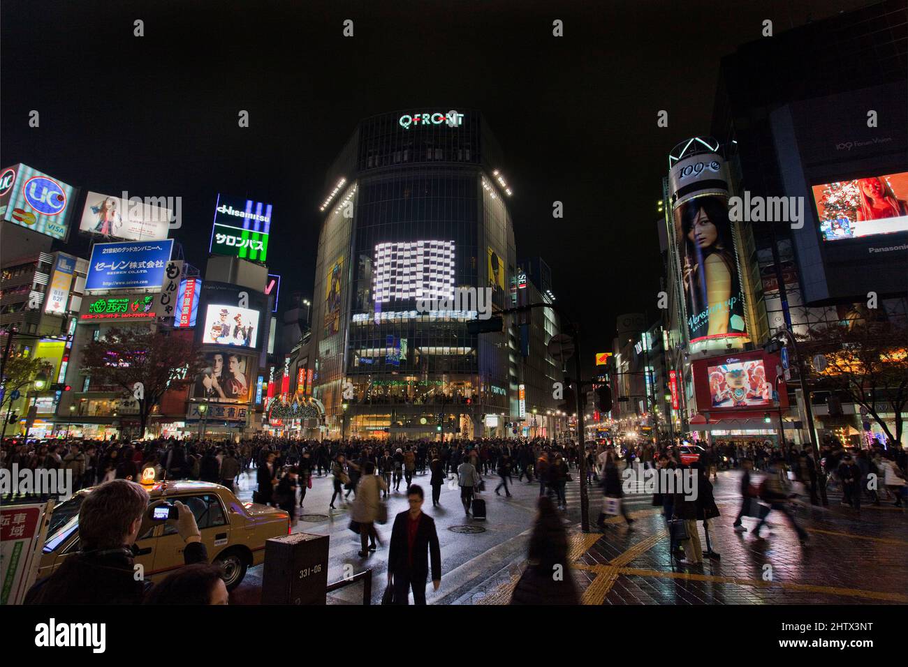 Blur of pedestrians rainy evening Shibuya Tokyo Japan Stock Photo - Alamy
