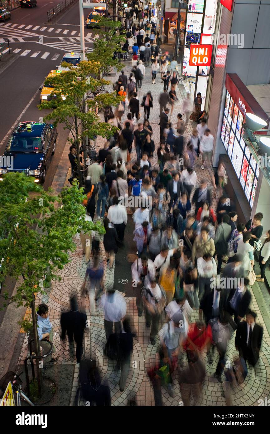 Blur of pedestrians Shinjuku Tokyo Japan.tif Stock Photo - Alamy