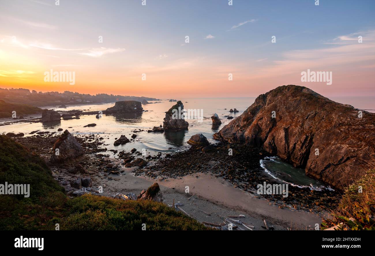View of sea and sandy beach Harris Beach with rocks at sunrise, Harris ...