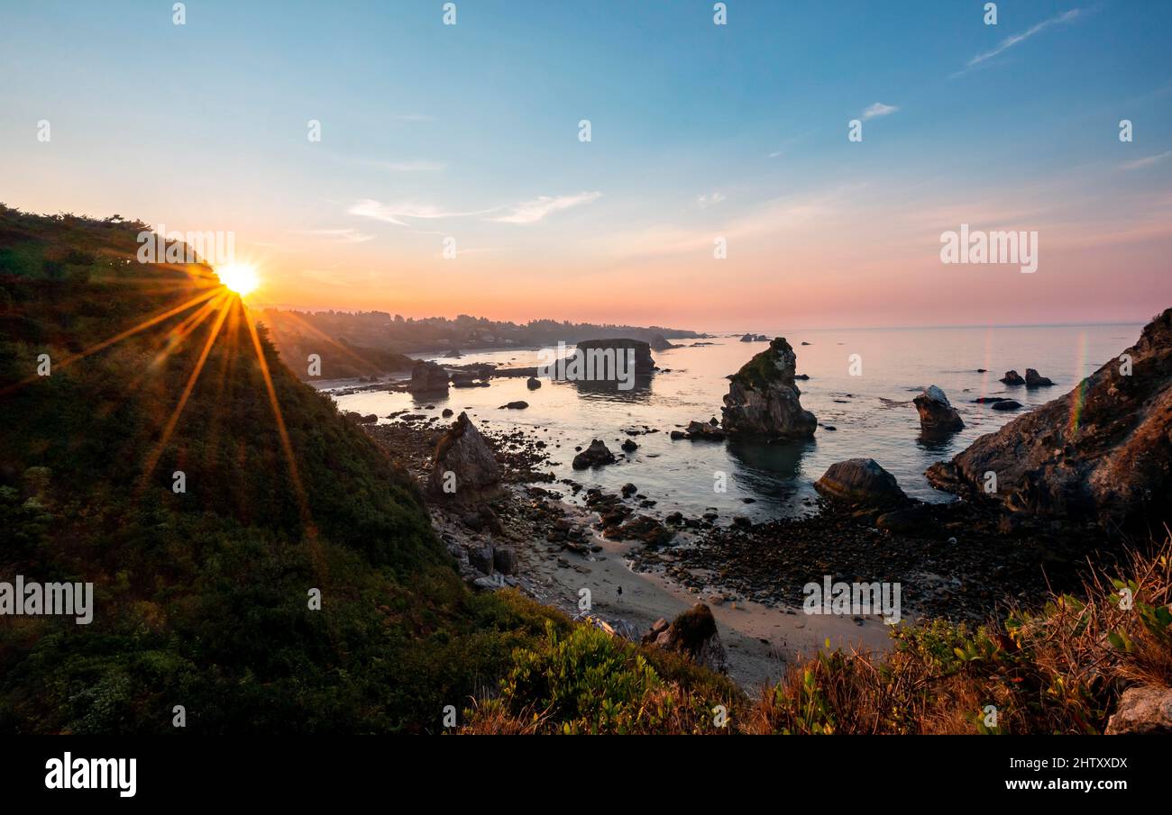 View of sea and sandy beach Harris Beach with rocks at sunrise with sun ...