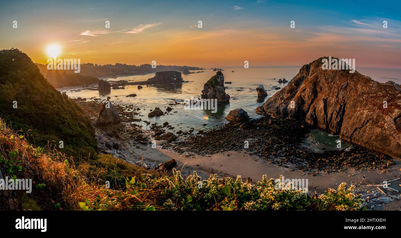 View of sea and sandy beach Harris Beach with rocks at sunrise, Harris ...