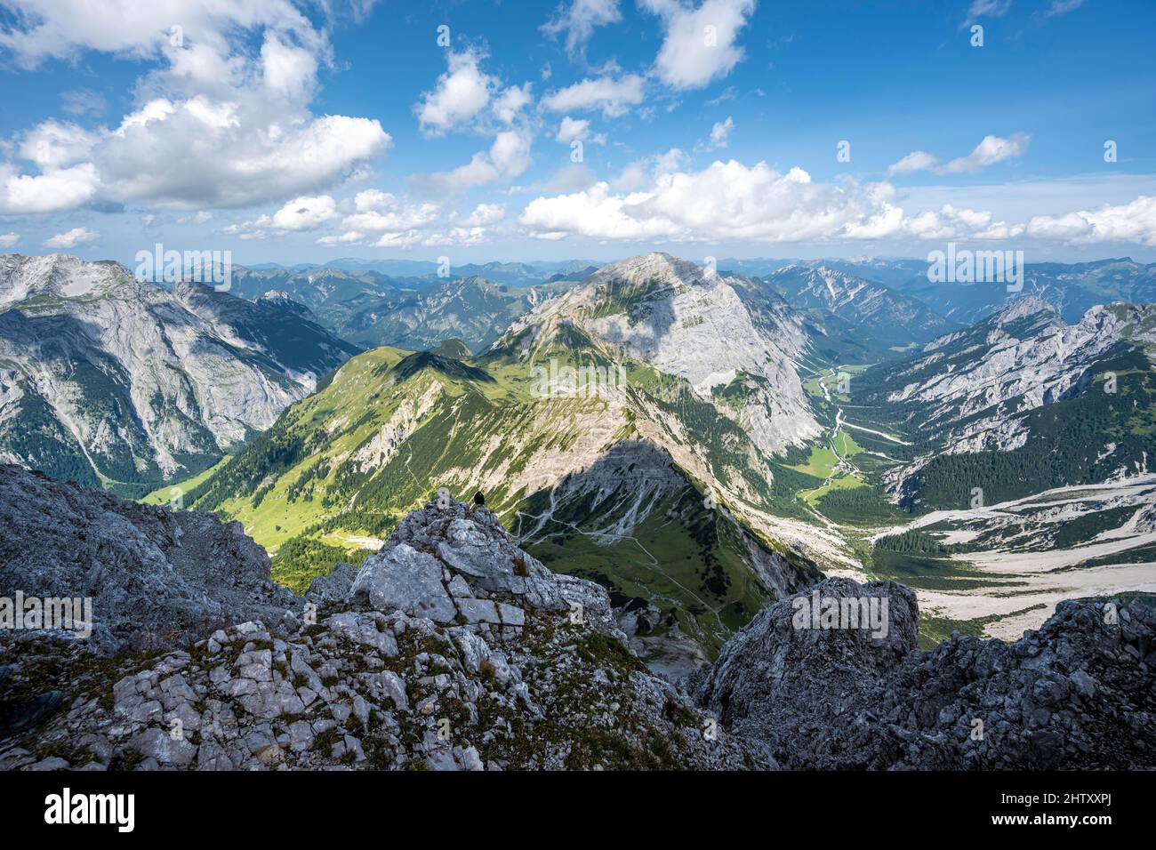Mountain panorama, view from the Lamsenspitze to mountains and the ...