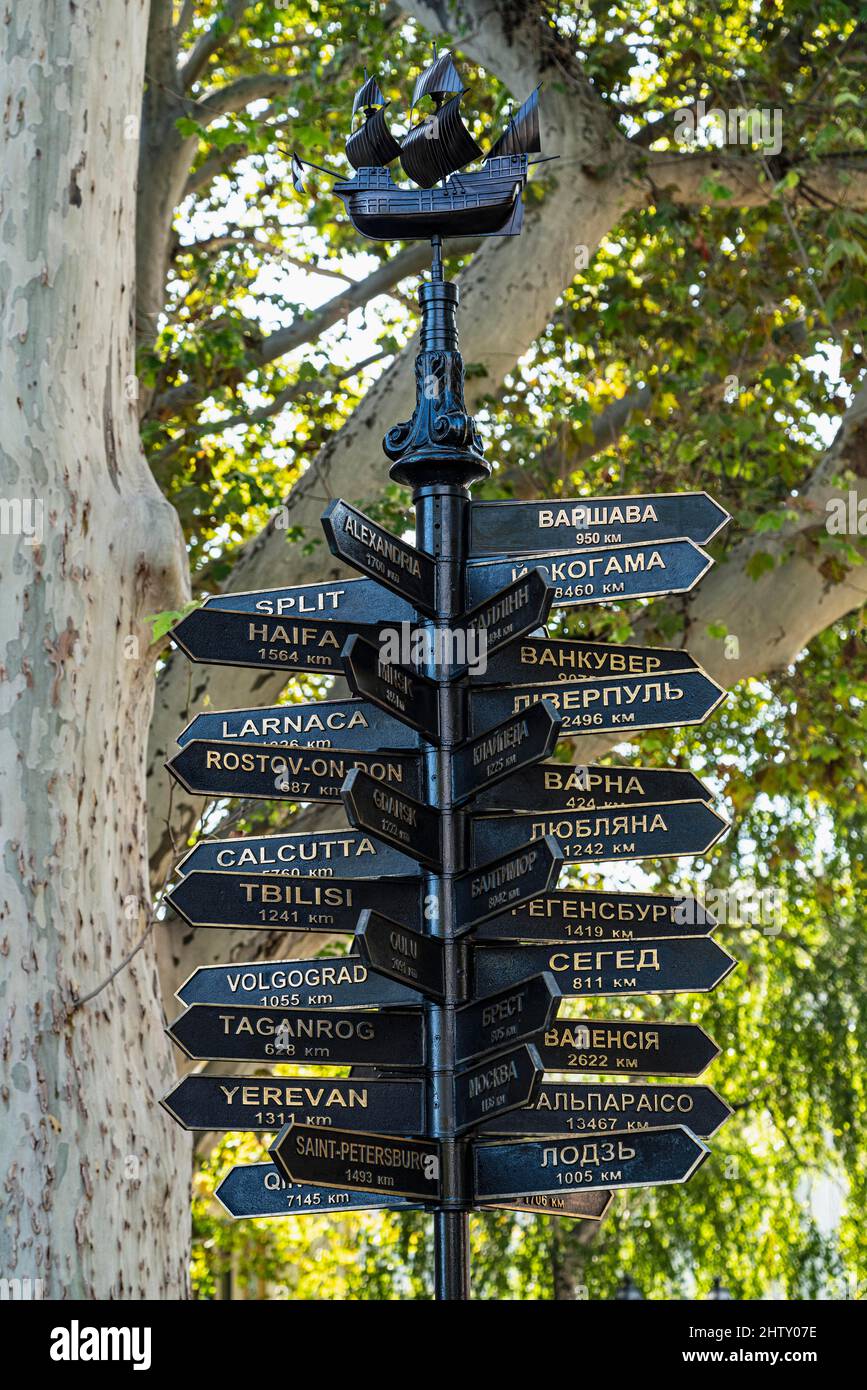 Direction sign post sign cities hi-res stock photography and images - Alamy