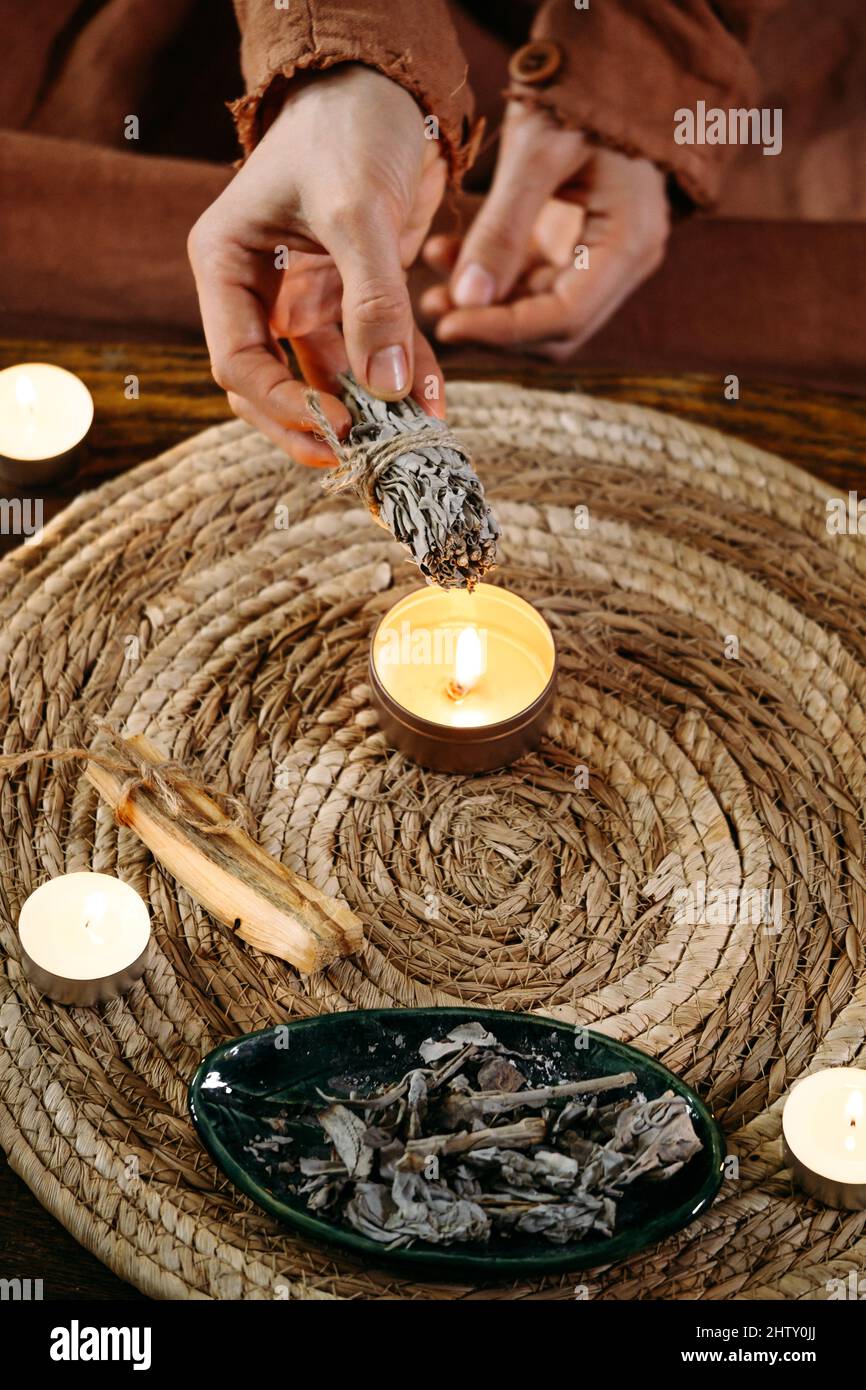 Smudging ceremony hi-res stock photography and images - Alamy