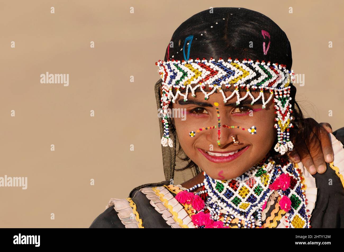 Portrait, little Indian girl, by the sand dunes in Sam, Thar Desert ...