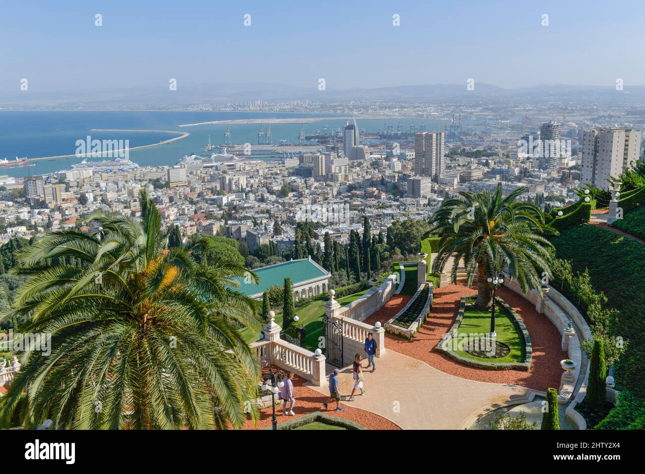View of haifa and the bahai gardens hi-res stock photography and images ...