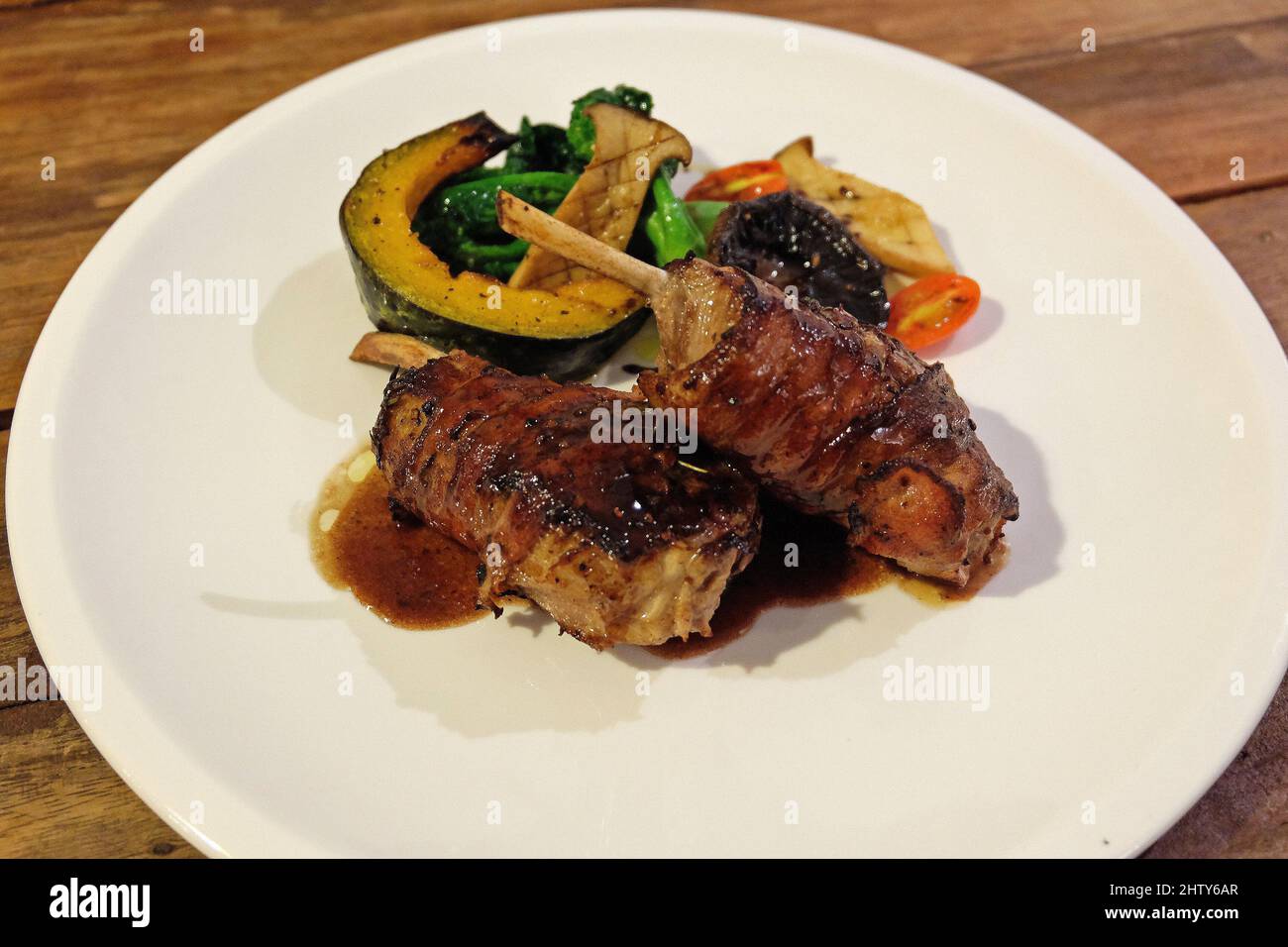 Grilled knuckle of lamb hi-res stock photography and images - Alamy