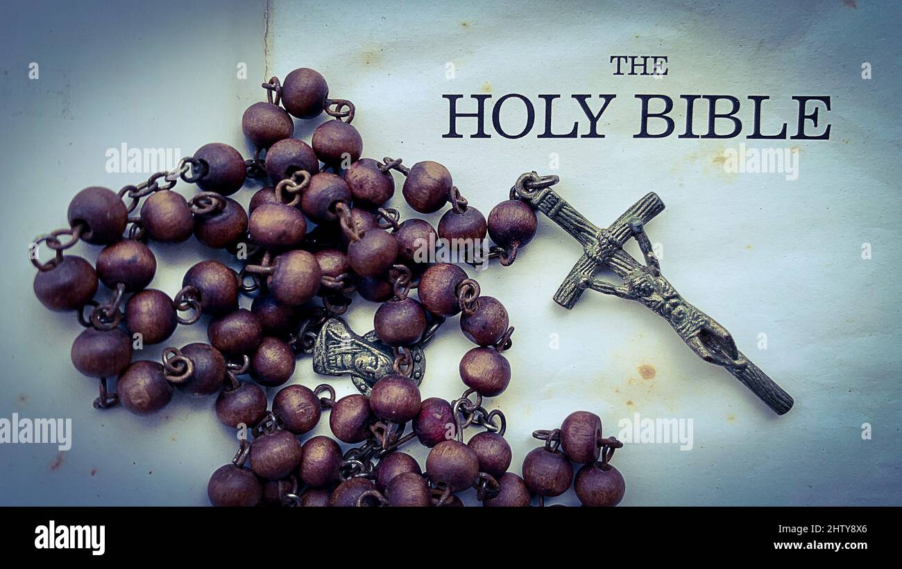 Top view of Holy Bible text with Rosary on old Bible Stock Photo - Alamy