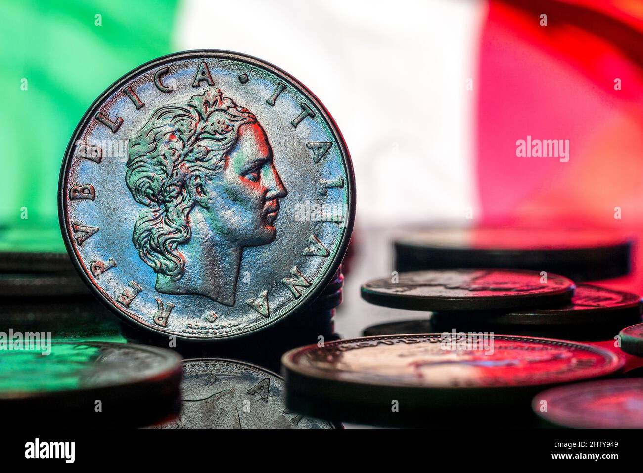 Italy 5 Lire Coin 1978 Obverse Italian Flag Background Stock Photo - Alamy