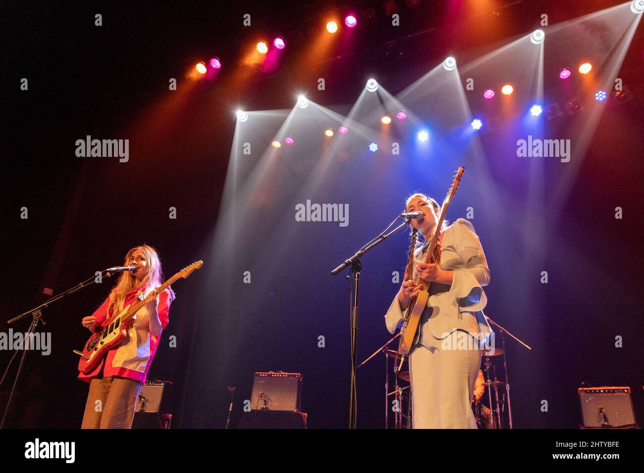 Wet leg rhian hester hi-res stock photography and images - Alamy