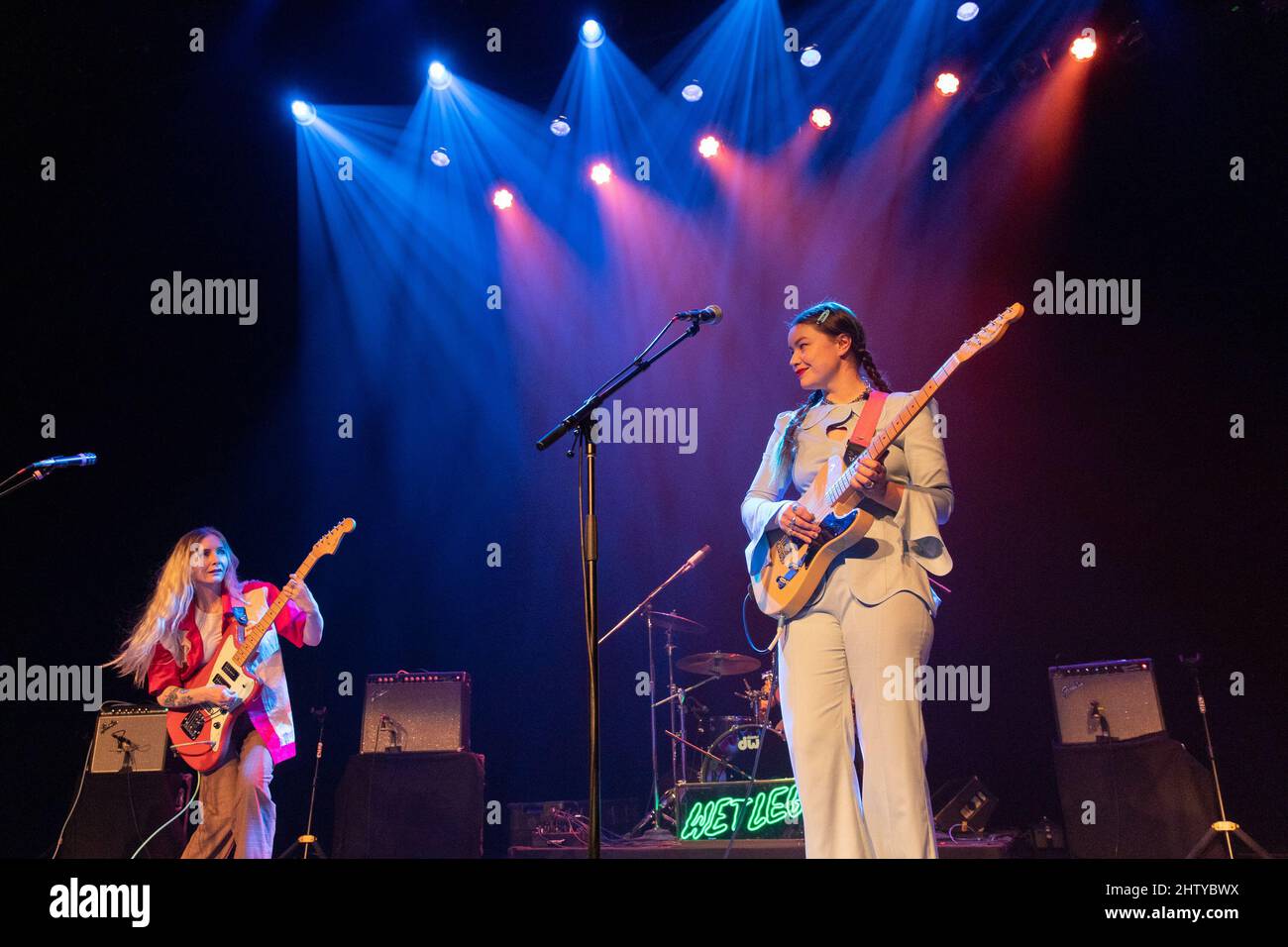 Hester Chambers and Rhian Teasdale of Wet Leg on March 2, 2022, at the ...