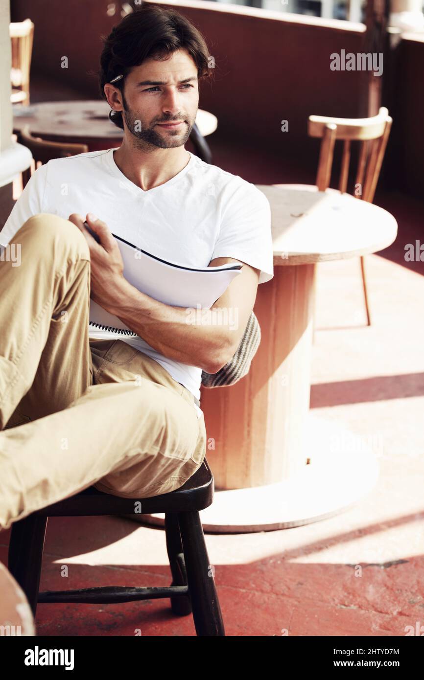 Man sitting outside drawing hi-res stock photography and images - Alamy