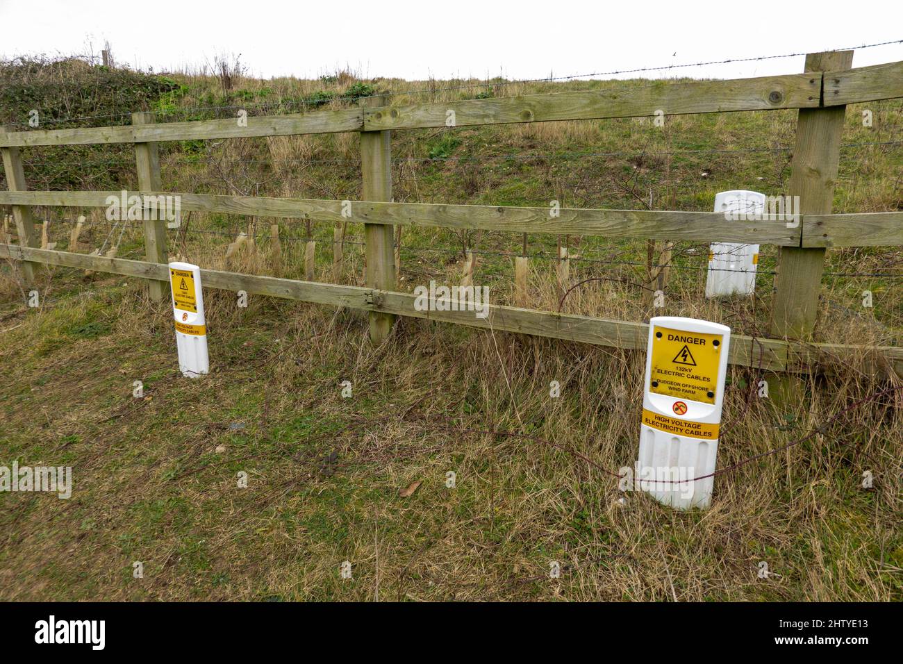Marker post, Electricity cable, wind farm Stock Photo - Alamy