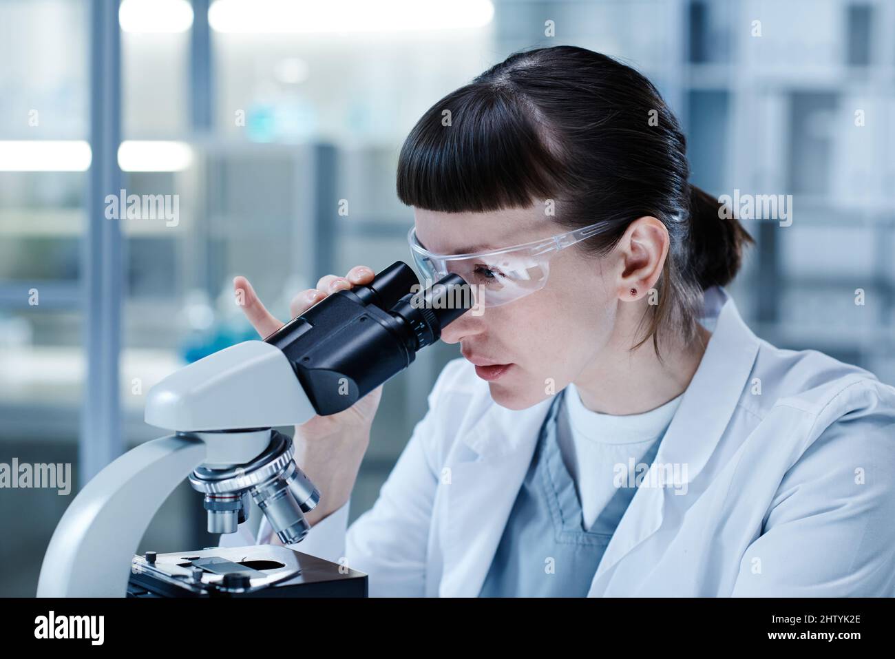 Doctor woman look laboratory microscope hi-res stock photography and ...